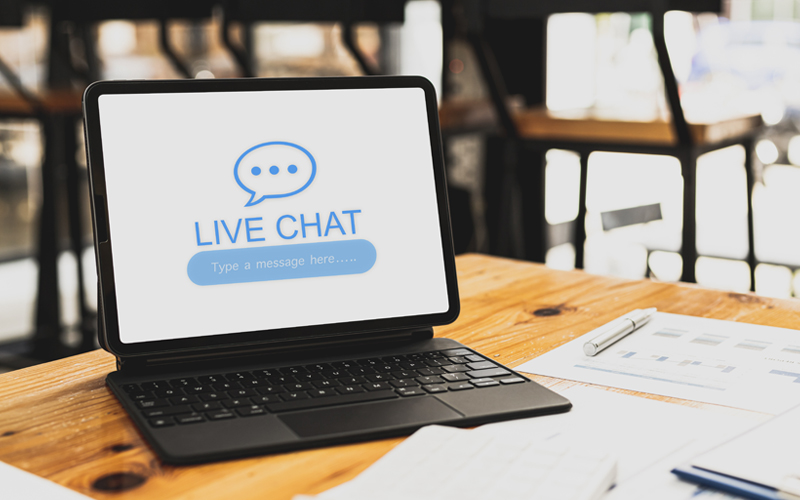 How to use a Live Chat With Digital Marketing?